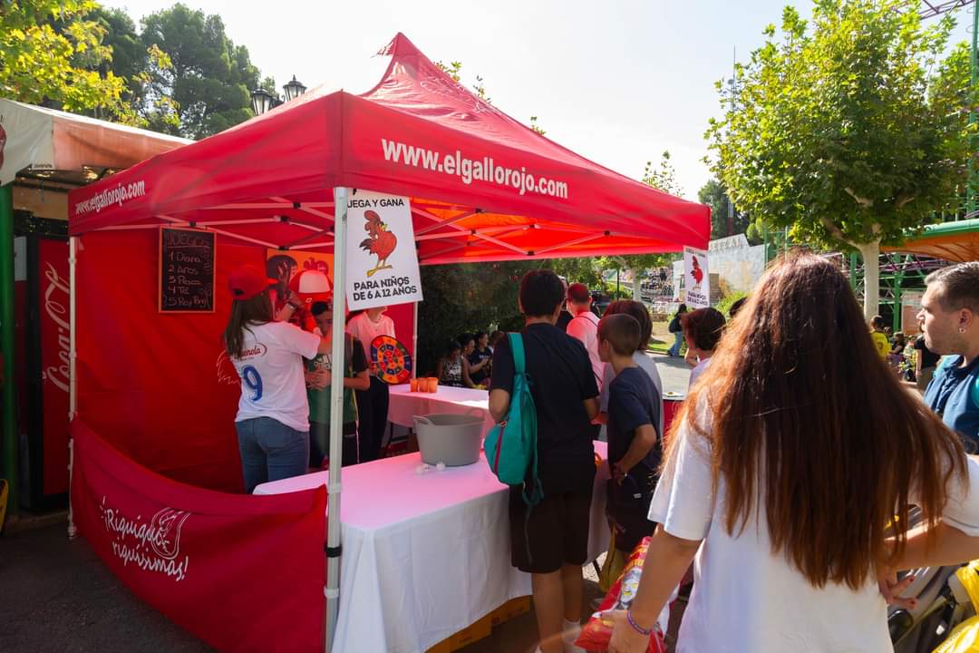 Roy y la carpa de El Gallo Rojo - TOSTADOS DE CALIDAD